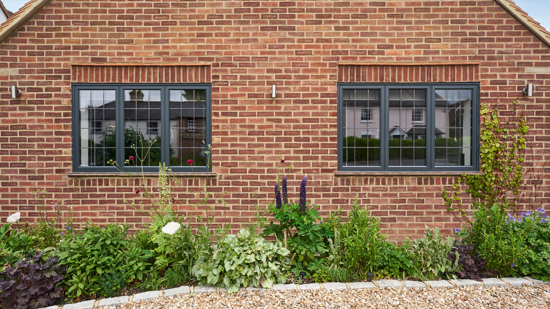 Flush Windows in Anthracite Grey Aluminium from Hazlemere Windows