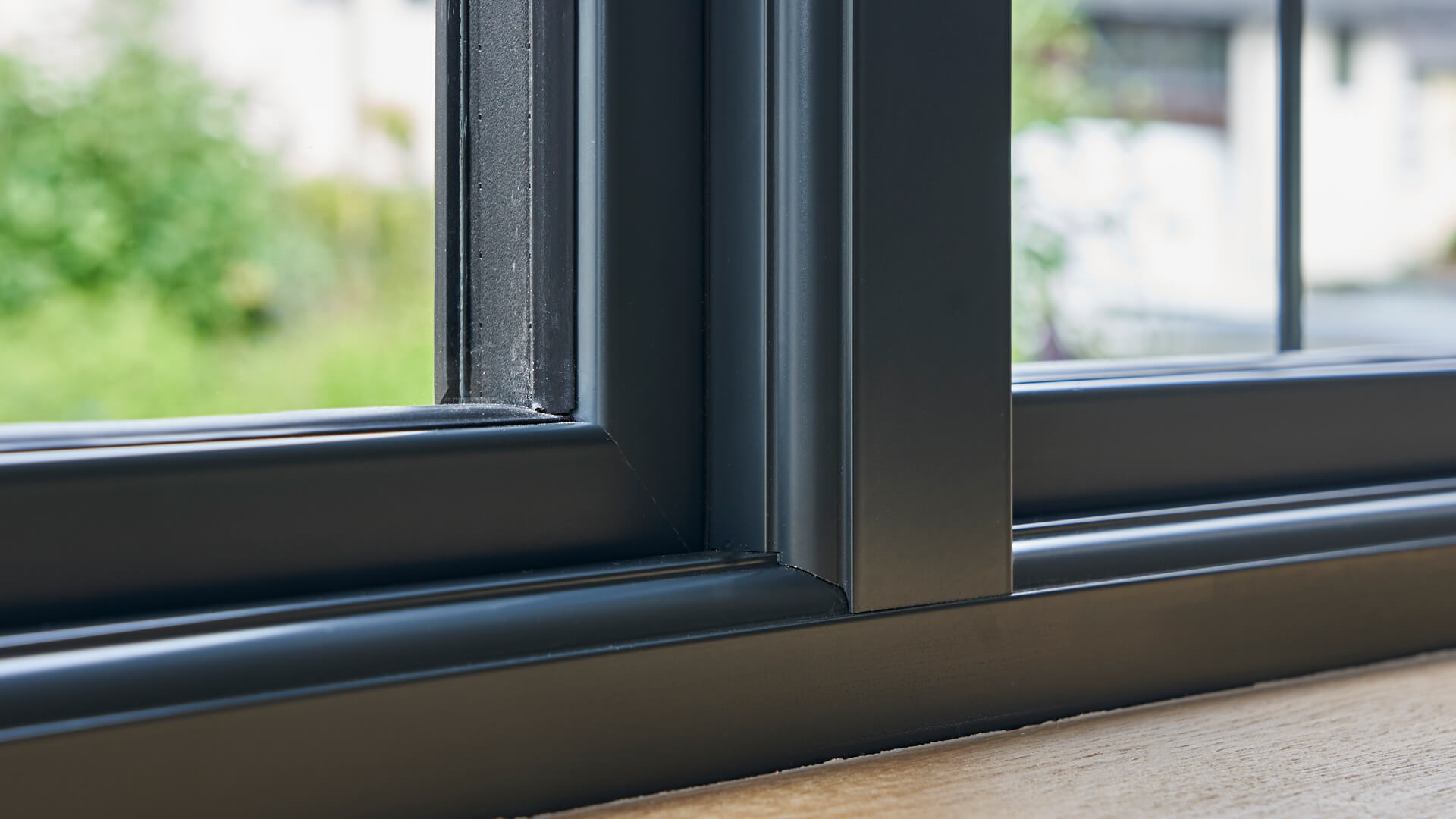 Flush Windows in Anthracite Grey Aluminium from Hazlemere Windows